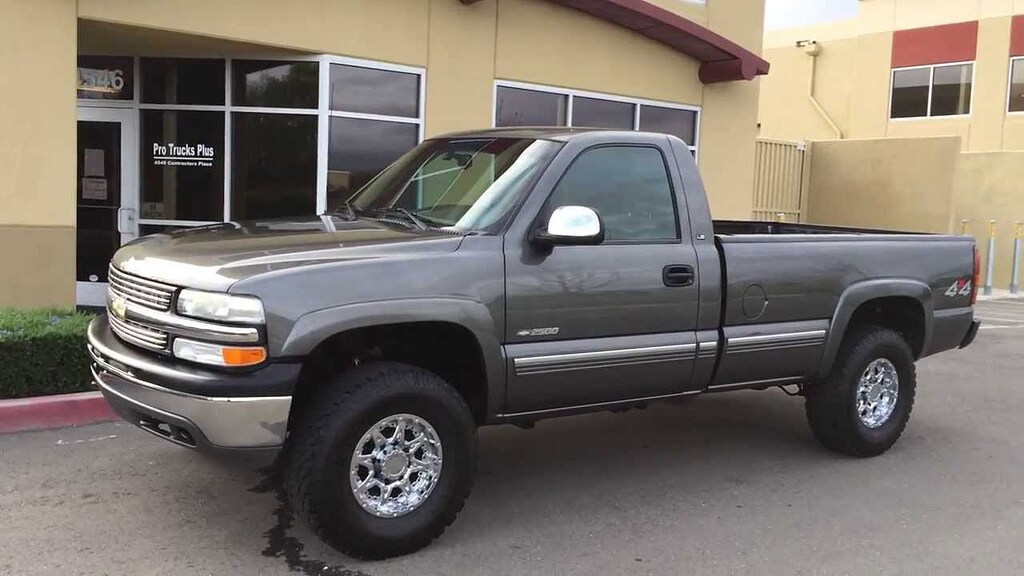 {2000-2003 Chevrolet Silverado 2500/HD 6.0 Z71} (This one is the 2000 ...