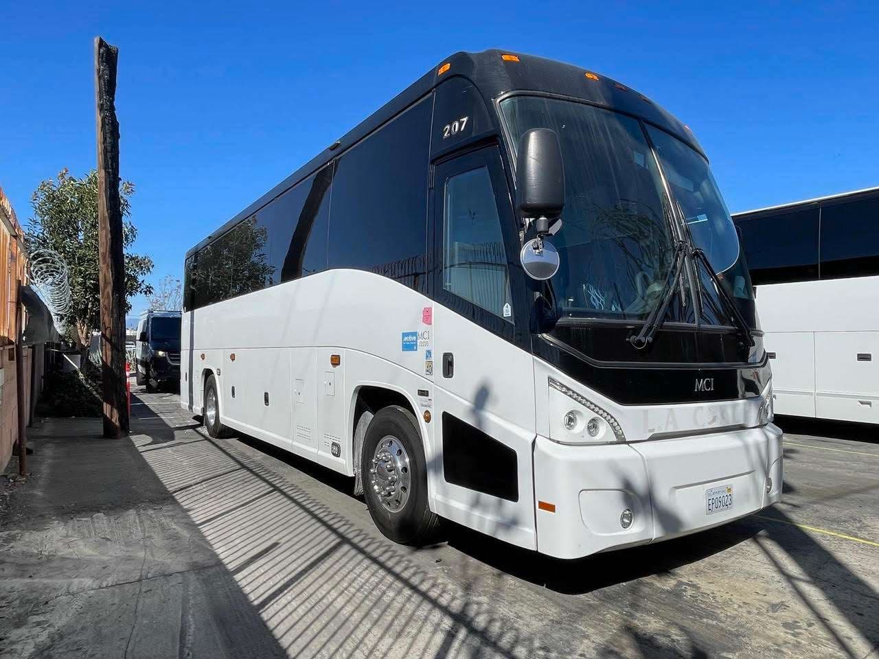 2019 MCI J3500 - CC2 Vehicle Suggestions - Car Crushers Forum