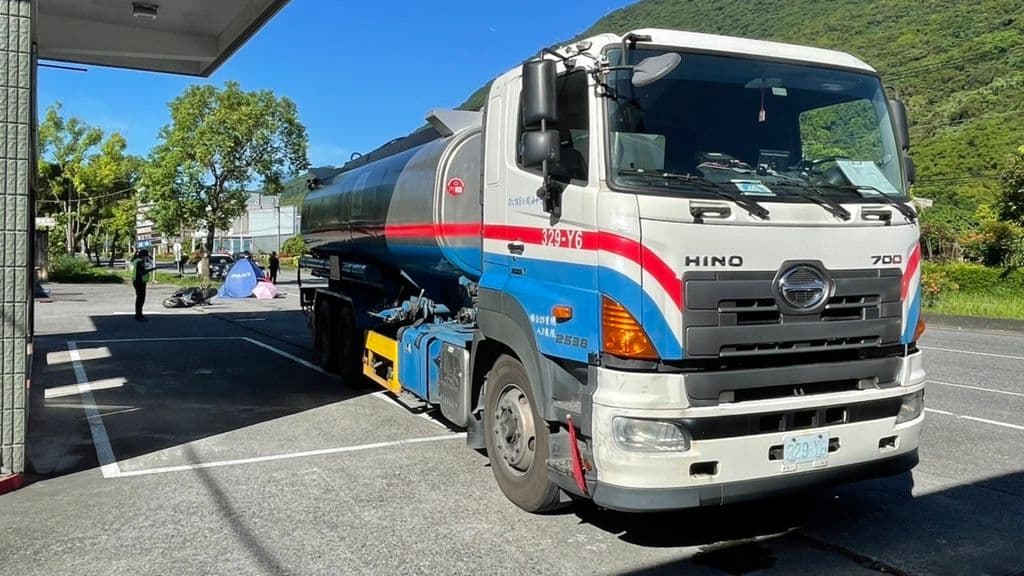 Hino 700 CPC Oil Tanker - CC2 Vehicle Suggestions - Car Crushers Forum